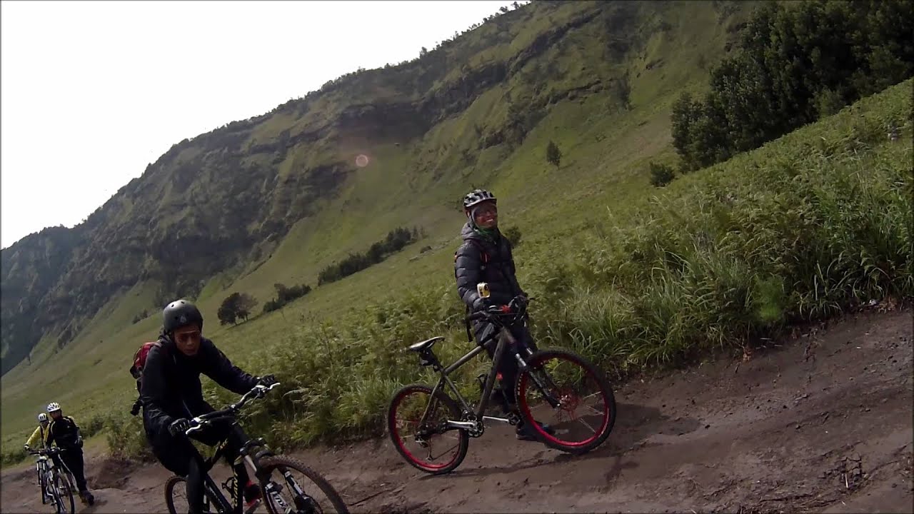 Mountain Bike Downhill Bromo Style - YouTube