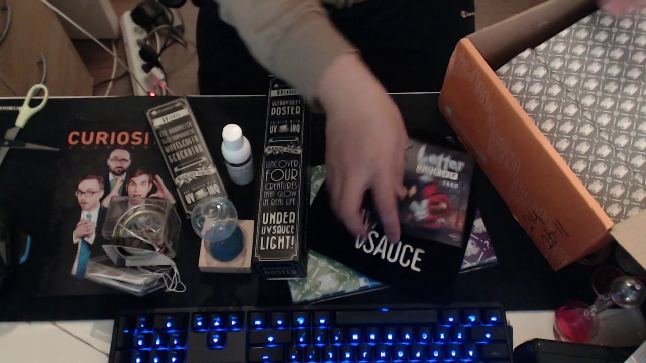 VSauce Winter 2016 Curiosity Box unboxing - YouTube