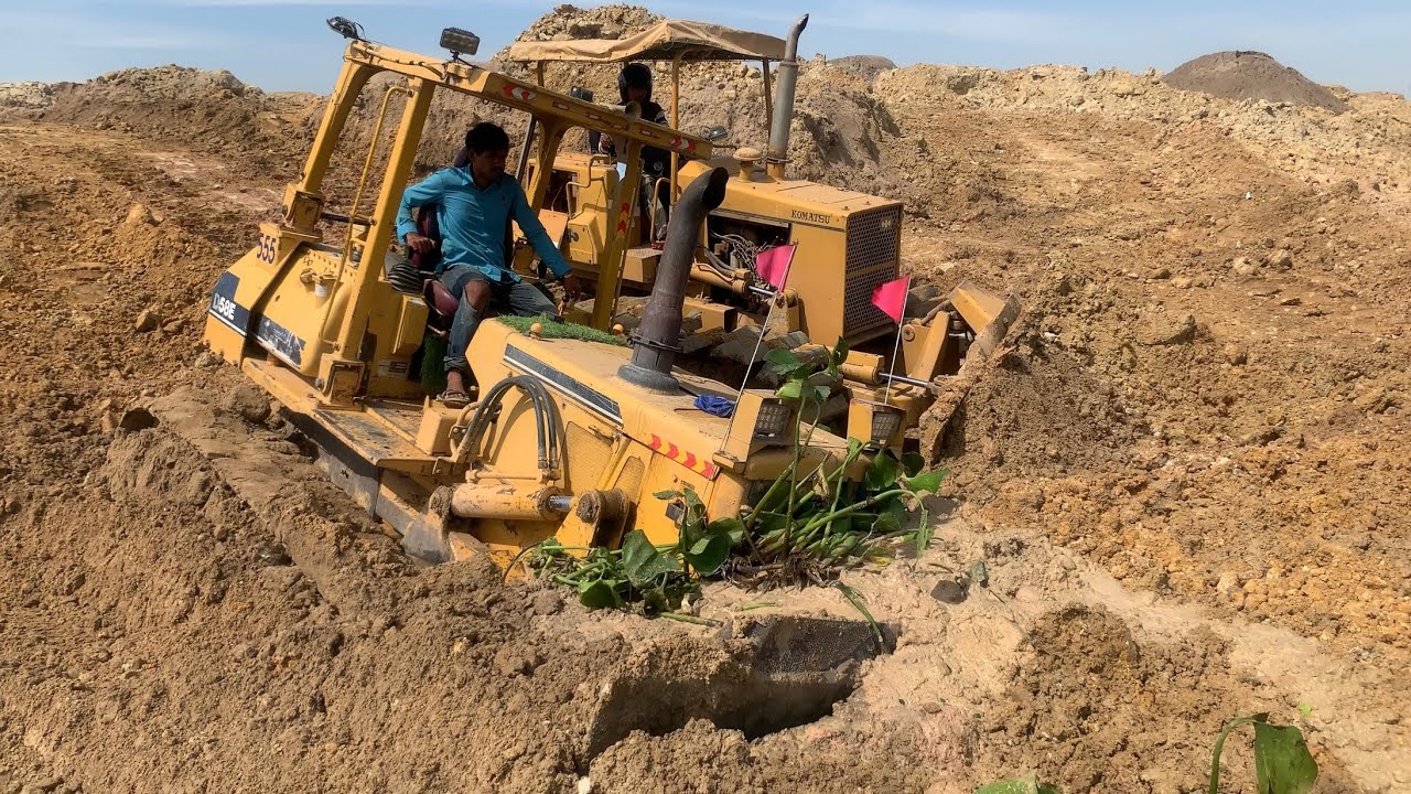 Failing Work Of Bad Stuck Bulldozer អាប៉ូលជាប់ផុងជ្រៅ - YouTube