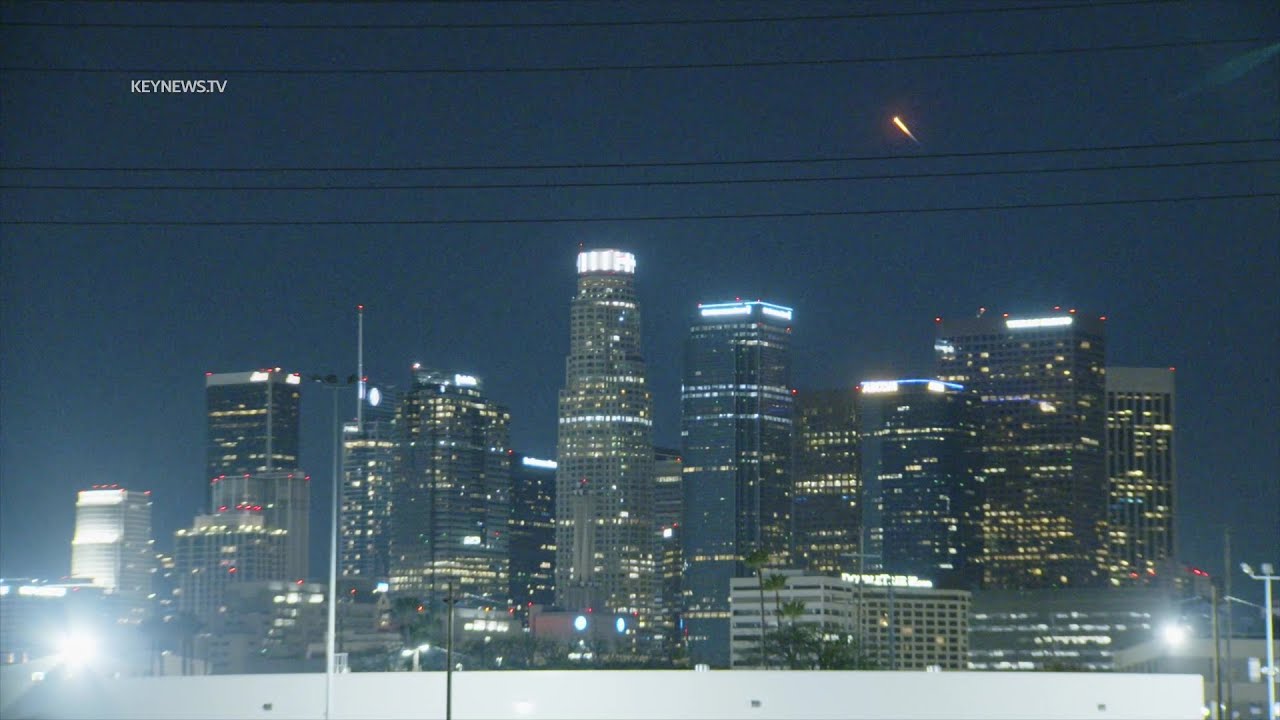 Video: Starlink Launch Viewed in Skies Over Downtown Los Angeles - YouTube