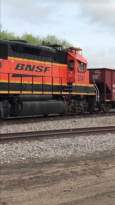 BNSF shoving hoppers into the siding #shorts - YouTube