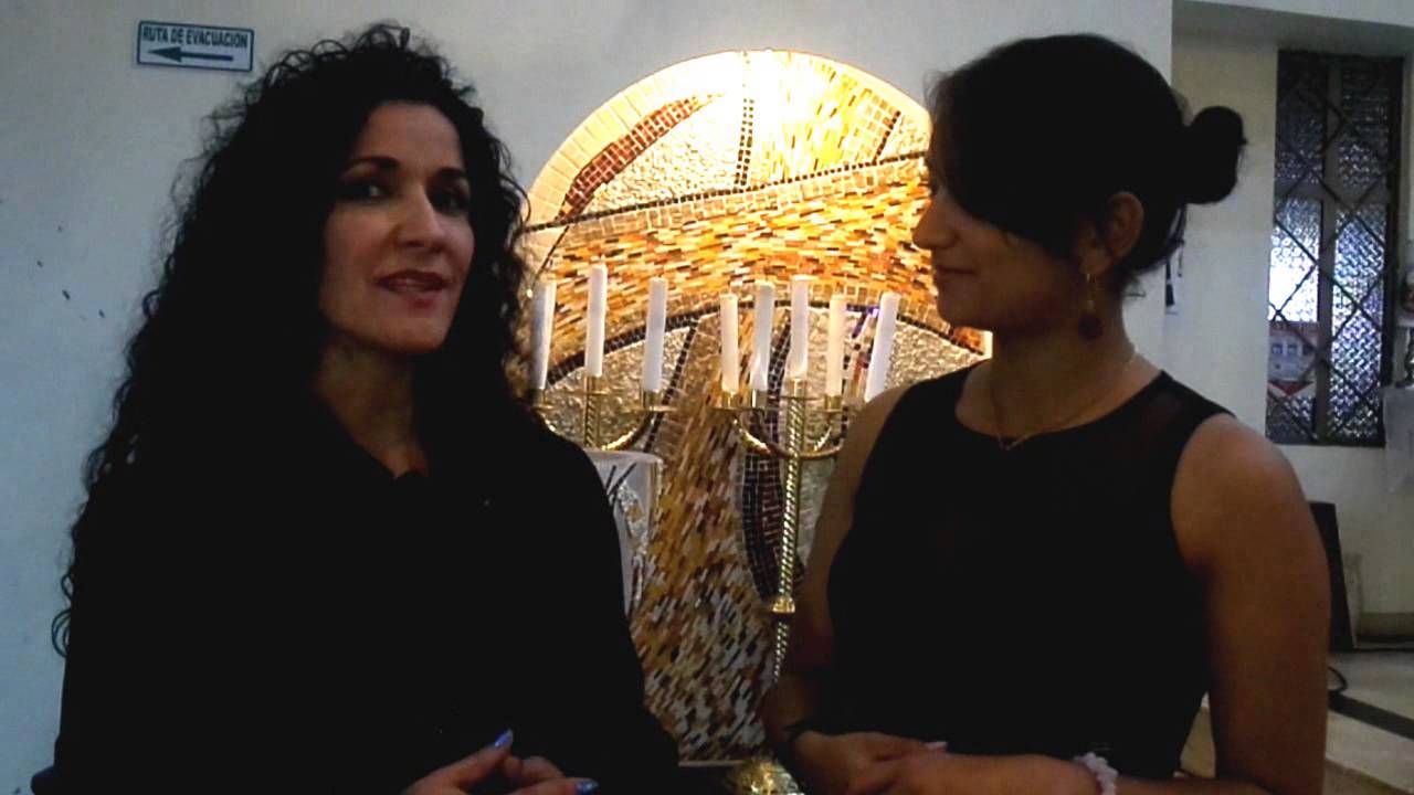Entrevista a Beatriz Mora Cantante de Soprano - YouTube