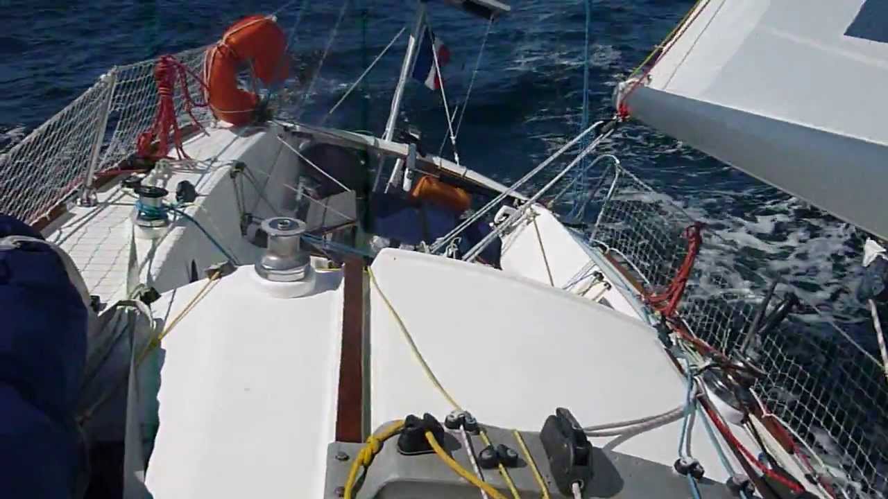 Bénéteau First Class 8 - dauphins - Lorient - YouTube