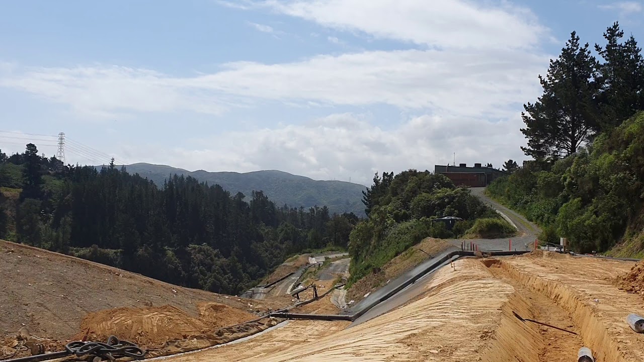 How to cut and clean a trench in three motions (Excavation) - YouTube