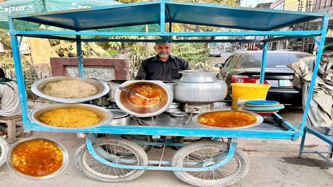 Cheapest Breakfast In Lahore - Iqbal Nashta Point - Anda & Kofta Channy ...