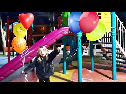 ALYA RENKLİ UÇAN BALONLARI PARKTA TEK TEK KAÇIRDI
