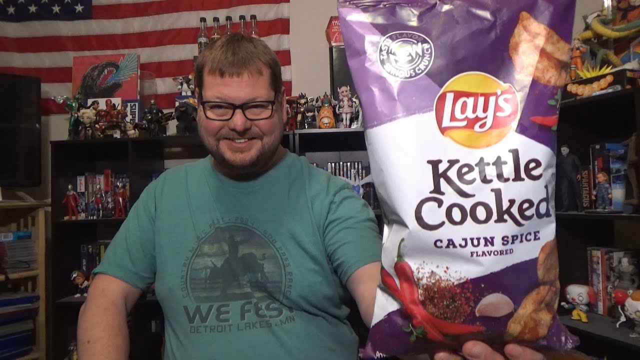 Tank Tries Lays Kettle Cooked Cajun Spice Flavored - YouTube