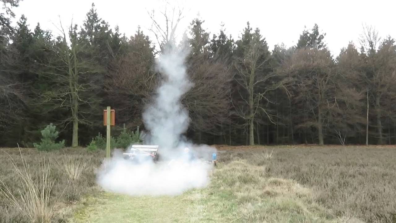 Rob van Bommel lanceert de Blue Ninja Modelraket - YouTube