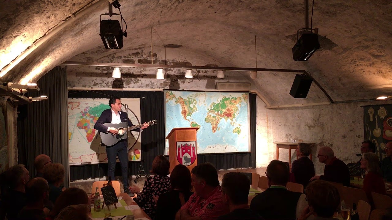 Musiklehrer Ali Akdeniz singt: Its all right Mama - YouTube