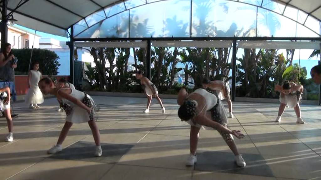 "Hippie Shake" coreografia Happy Dance - YouTube