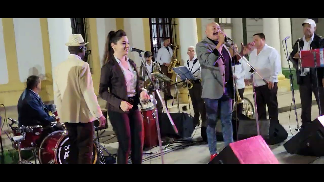 Orquesta Hermanos Aviles con Candela - Arrimate Pacá - YouTube