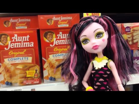 Draculaura Goes Shopping-Monster High - YouTube