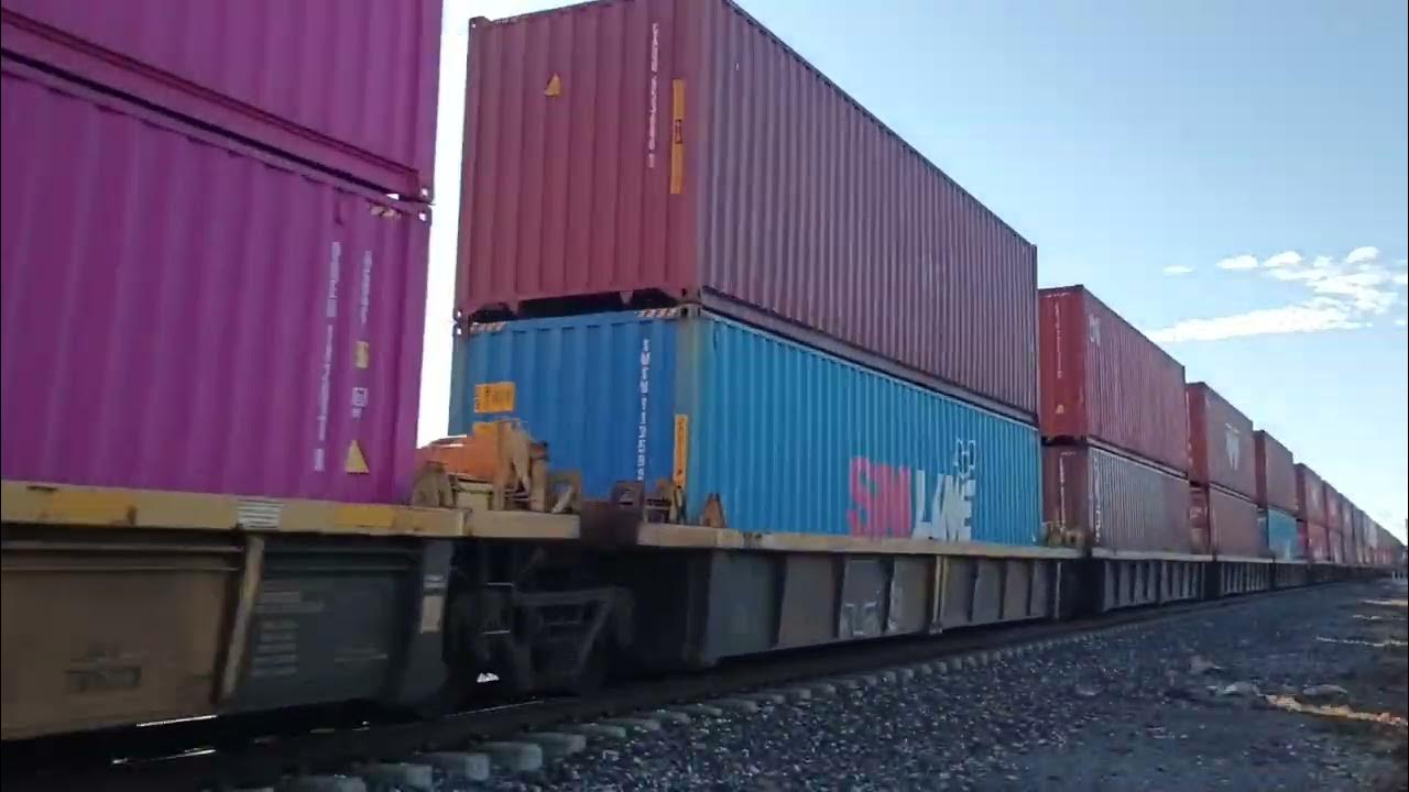 UP 5645 Motors through Downtown Gardner, IL - YouTube