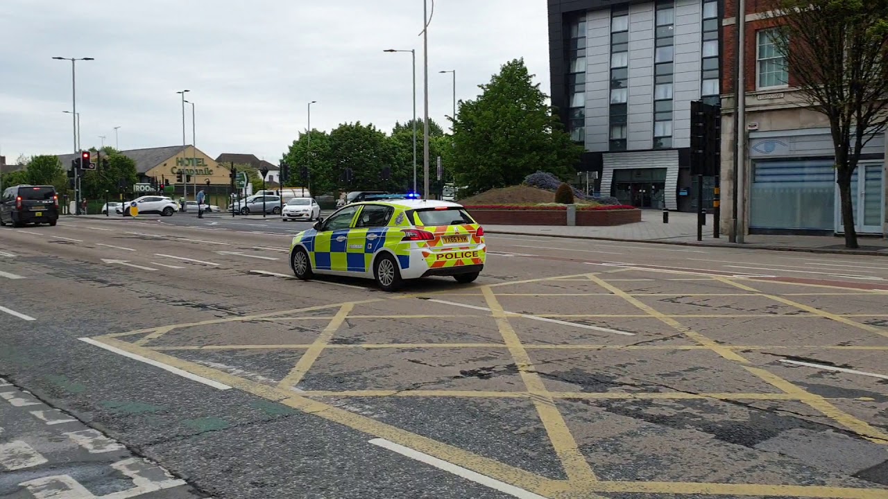 Humberside Police Peugeot 308 Responding On Blue Lights & Hi-Low Sirens ...