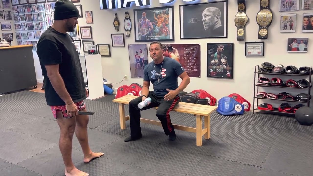 Défense face à une menace au COUTEAU : Jean Carrillo met les points sur ...