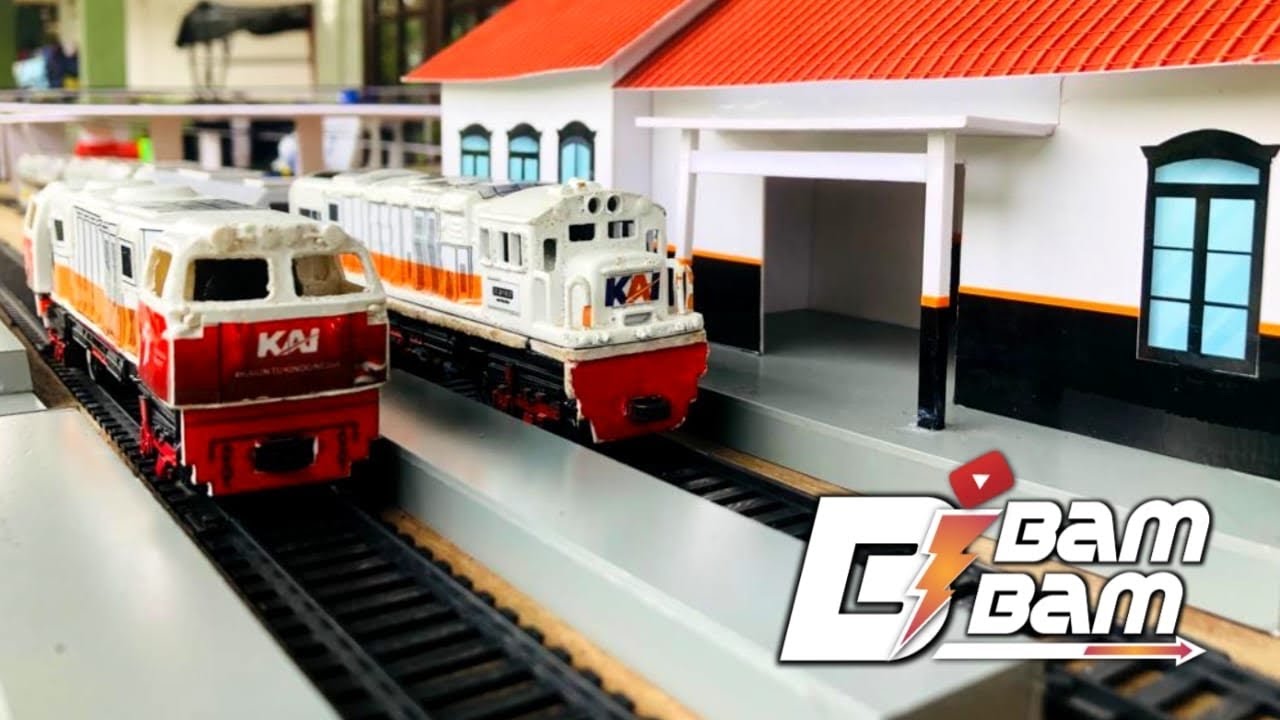 Wow Kereta Api Double Traksi CC201 & CC203 berjalan kejar kejaran ...