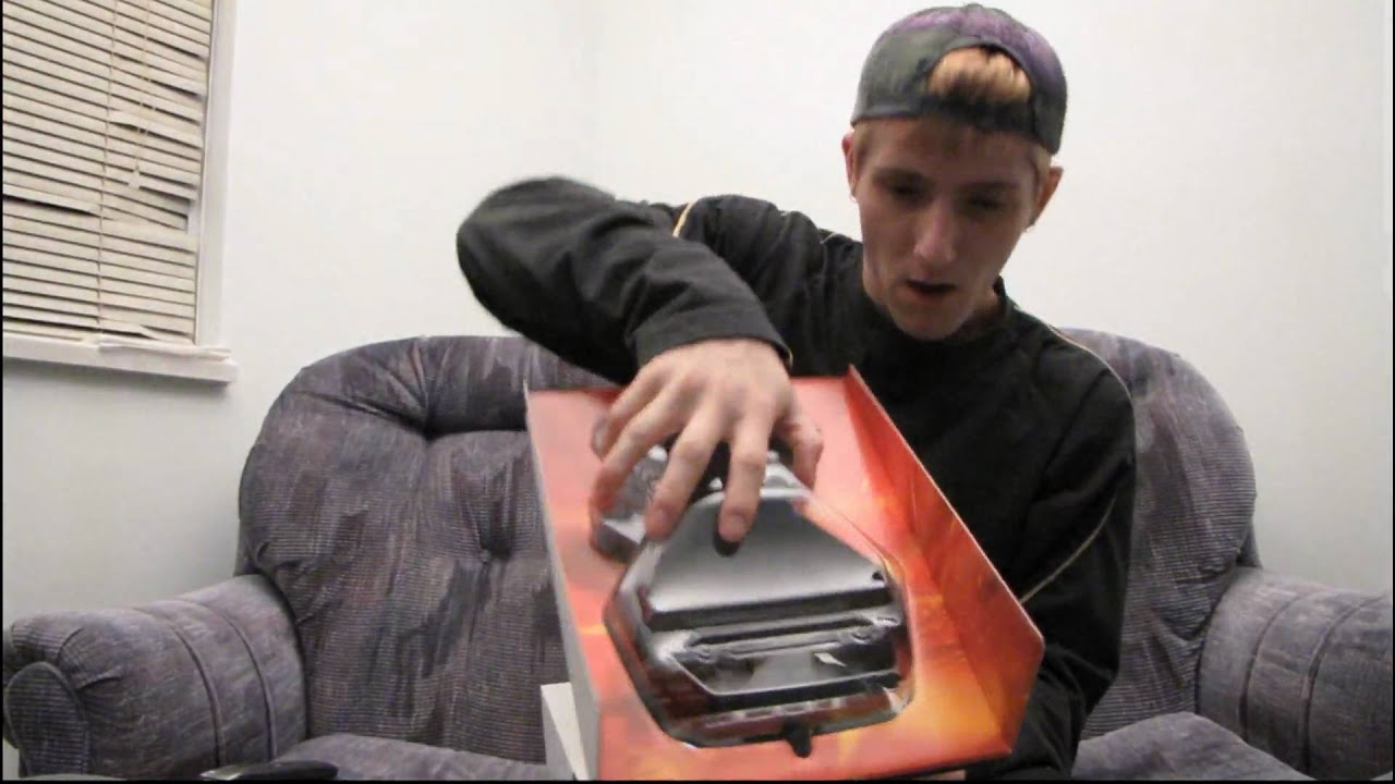 Logitech G13 Gaming Keypad or Keyboard Unboxing & First Look Linus Tech ...