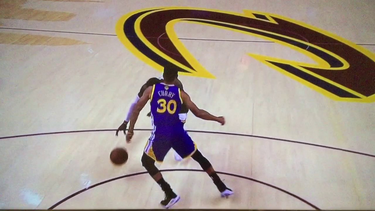 2017 NBA Finals Game 3: Curry's Blocking Foul - YouTube