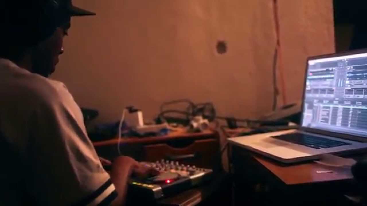 Dj Qter scratching beat Machine BMP - YouTube