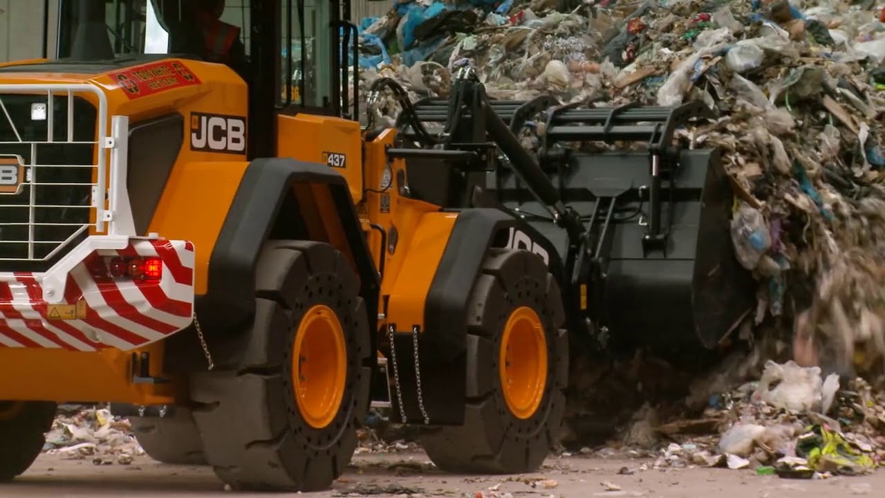 JCB 457 Wastemaster en action ! - YouTube