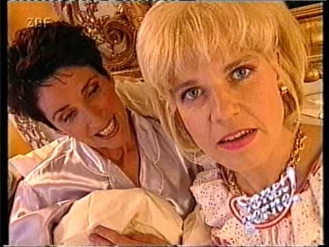 Cordula Stratmann im Bett mit Erika Berger, 1999