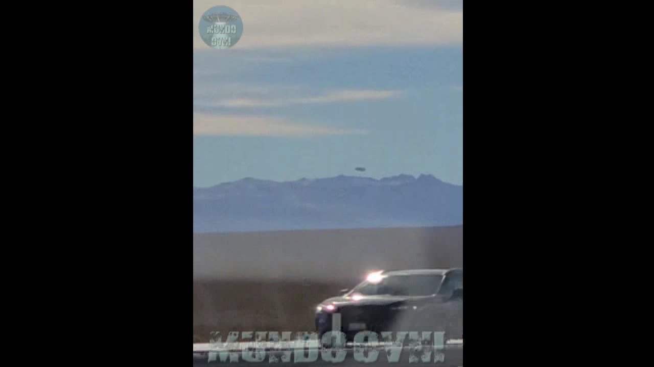 UFO Sighted Over Las Vegas, Nevada OVNI Visto em Las Vegas, Nevada ...