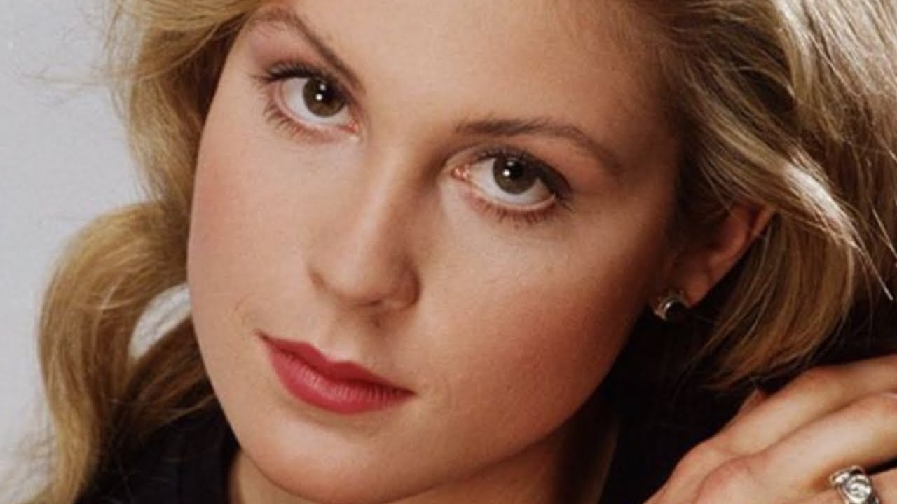 Sexy Photos of Kelly Rutherford | Timeless Actresses - YouTube