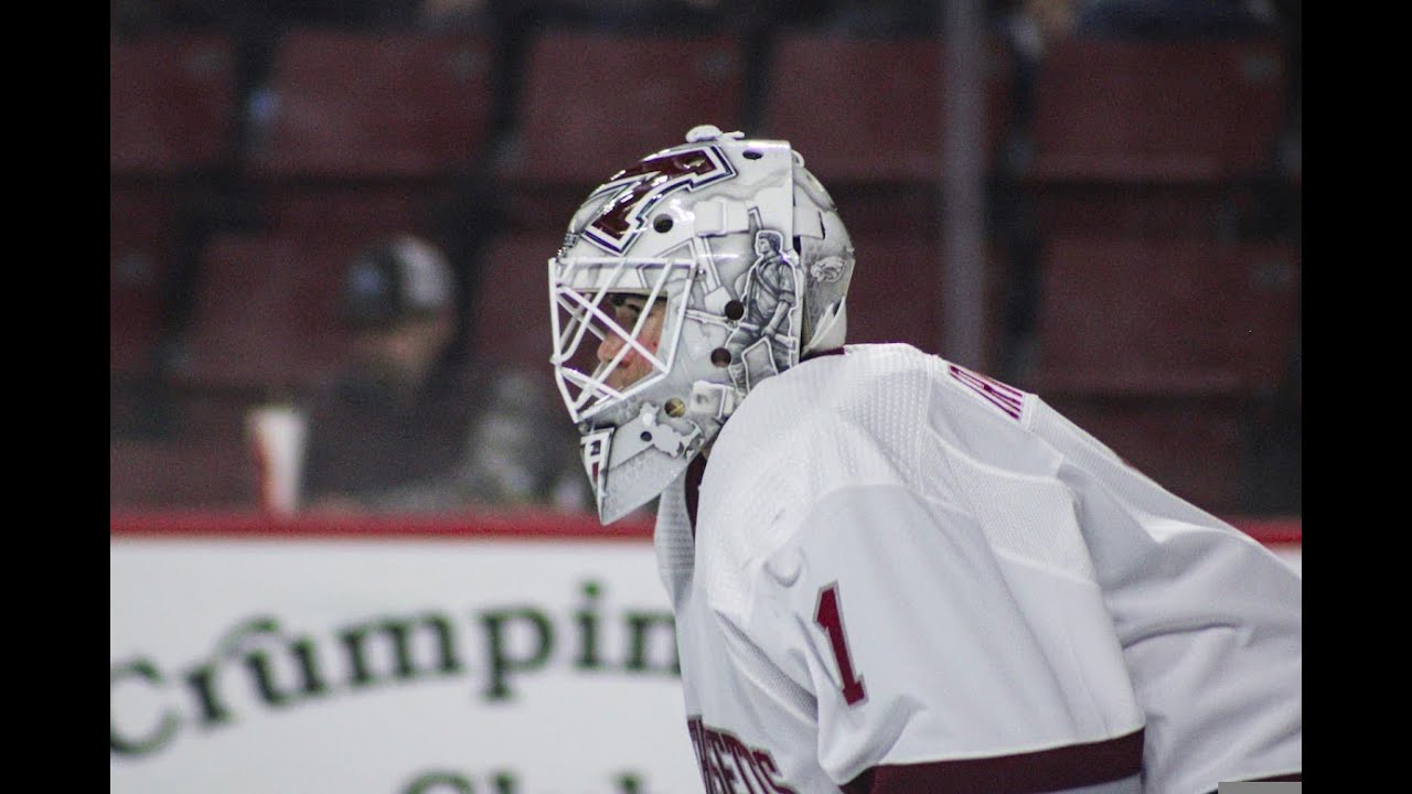 Massachusetts Hockey vs Vermont. 11/09/2024. Goaltender Jackson Irving ...