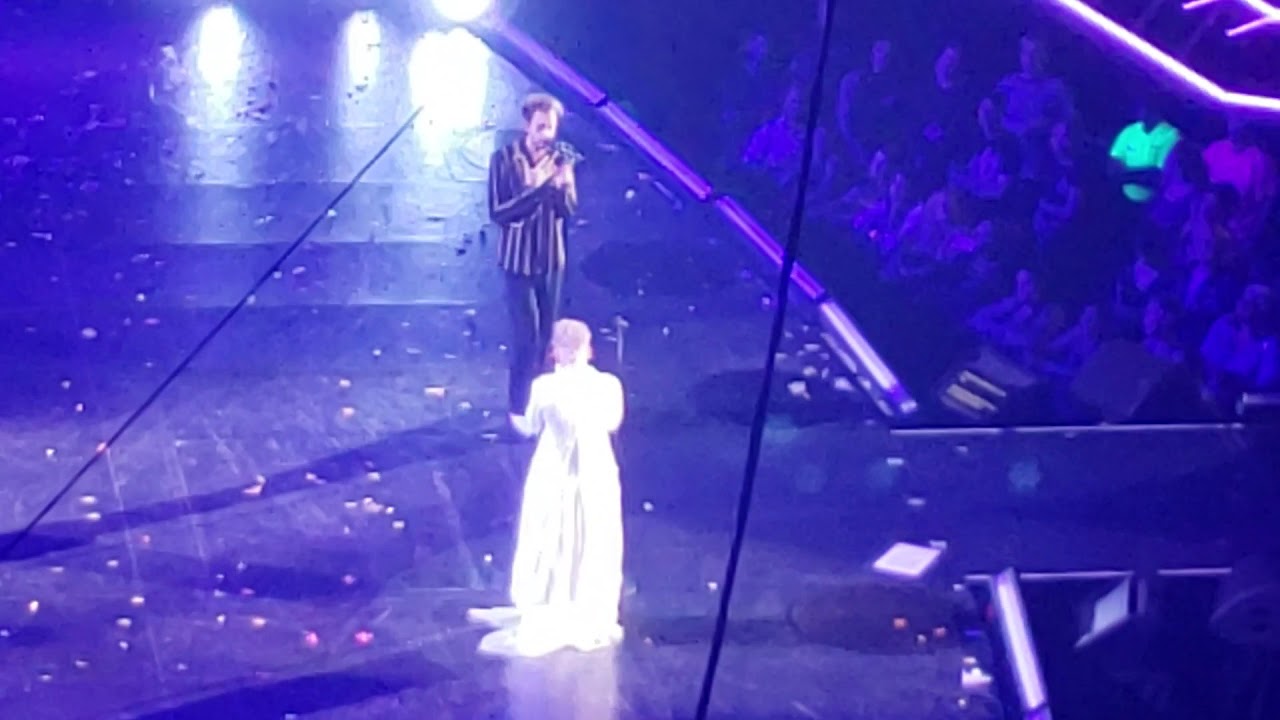 Pink featuring Wrabel - 90 Days live in Toronto - YouTube