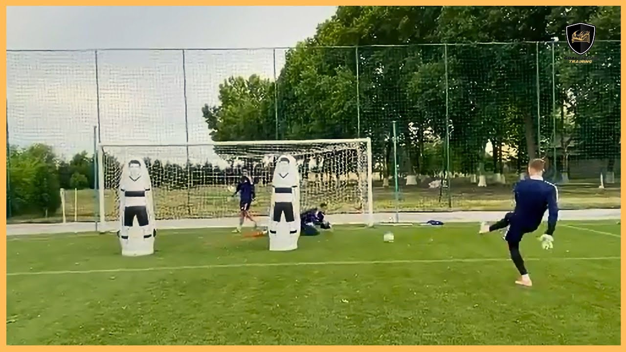 Professional Goalkeeper Training - YouTube