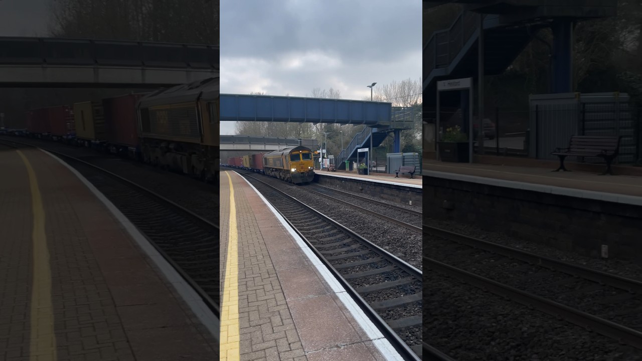 GBRF Class 66 no. 66724 ‘Drax Power Station’ hurtles through Heyford 8 ...