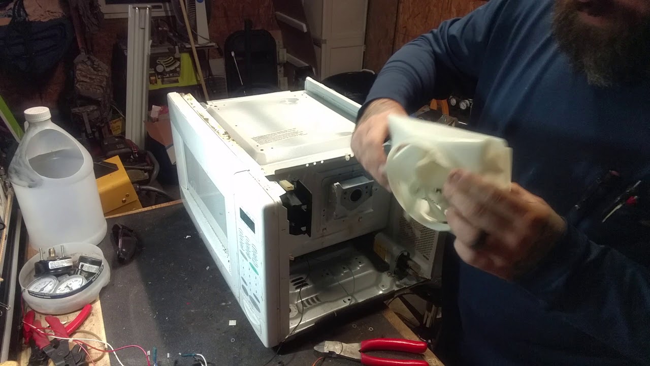 Scrapping out a microwave - YouTube