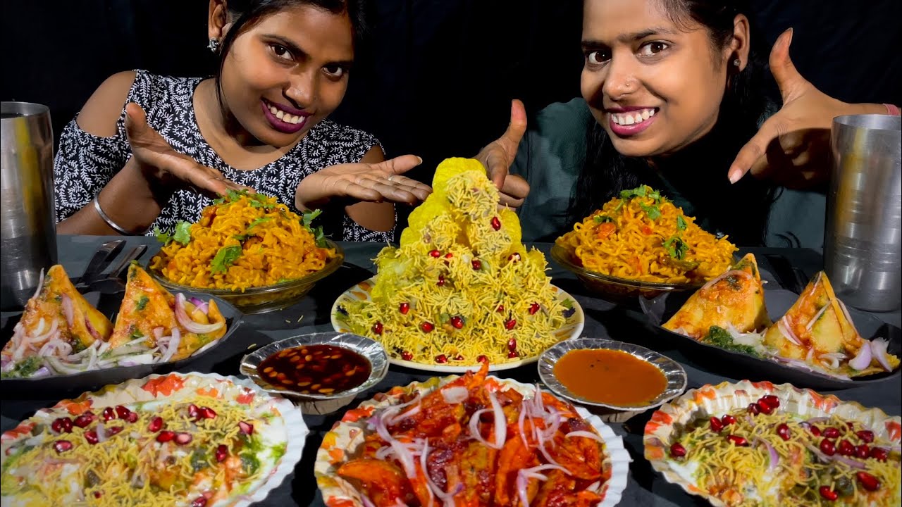 Spicy Maggi🥵🔥, tikki chat, potato Chilli, Samosa aur Papad bhel eating ...
