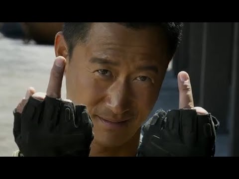 Men VS Tank - Wolf Warrior 2 2017