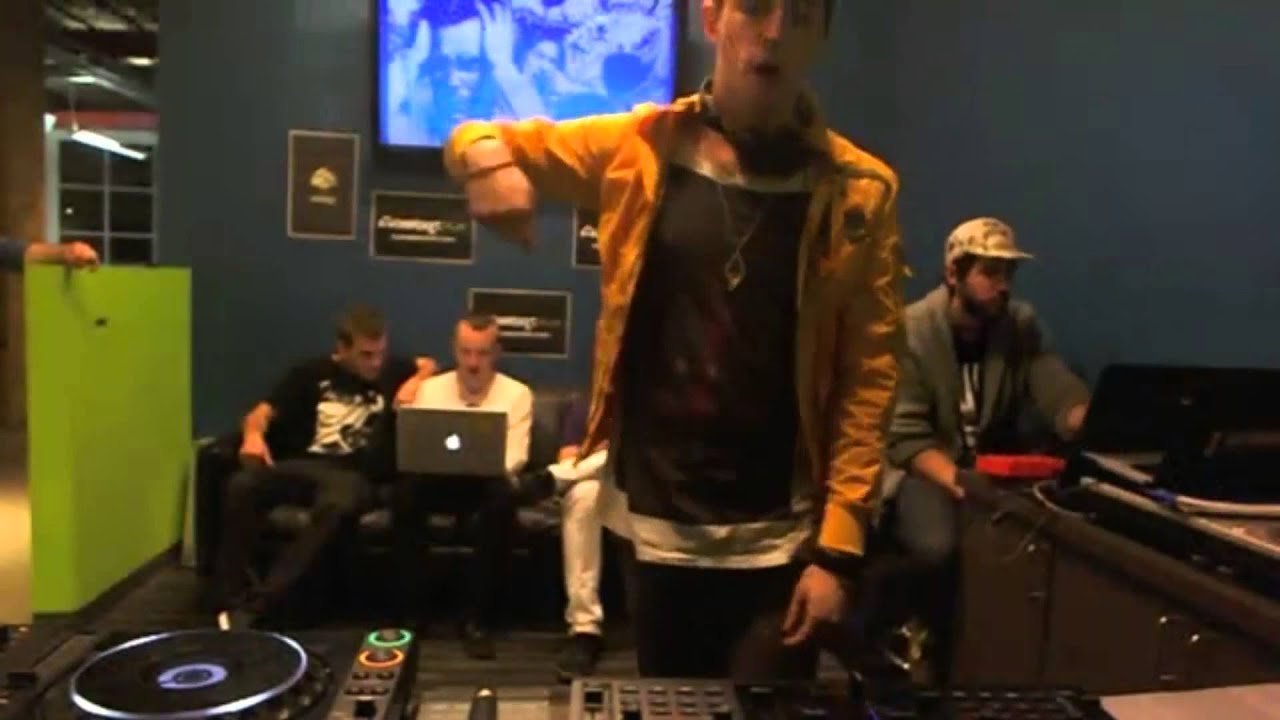 Best of Porter Robinsons full live-set @ Beatports Denver Office - YouTube