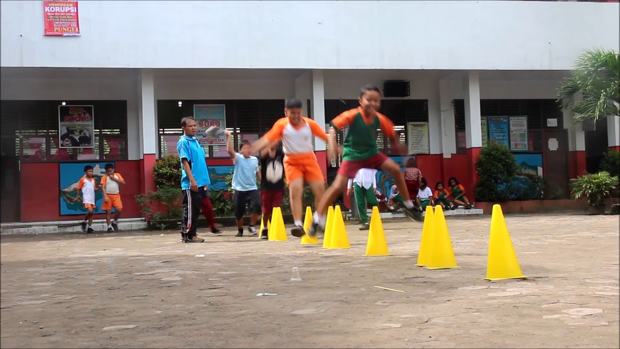 LARI LOMPAT HALANG RINTANG SISWA SISWI 6A DAN 6B SD NEGERI 060837 MEDAN ...
