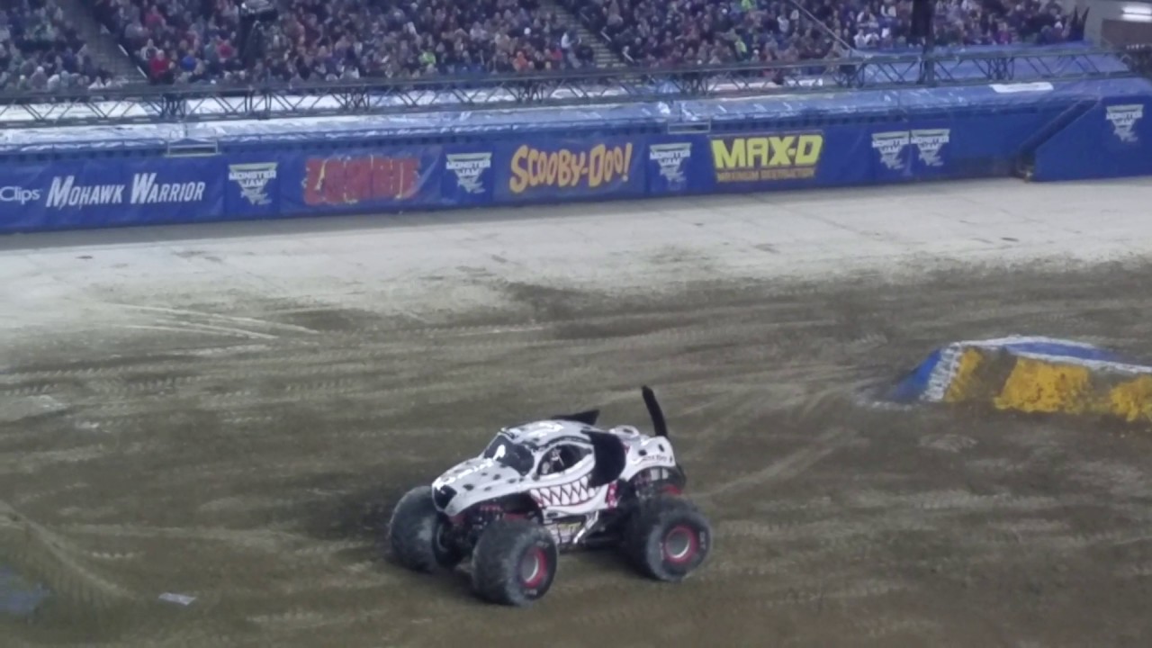 Monster jam tacoma dome january 2017 - YouTube