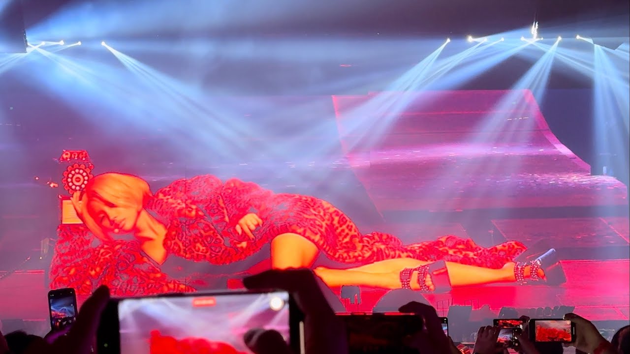 (G)I-DLE Soyeon 소연 Solo Stage ‘Is this bad b****** number’🔥🔥World tour ...