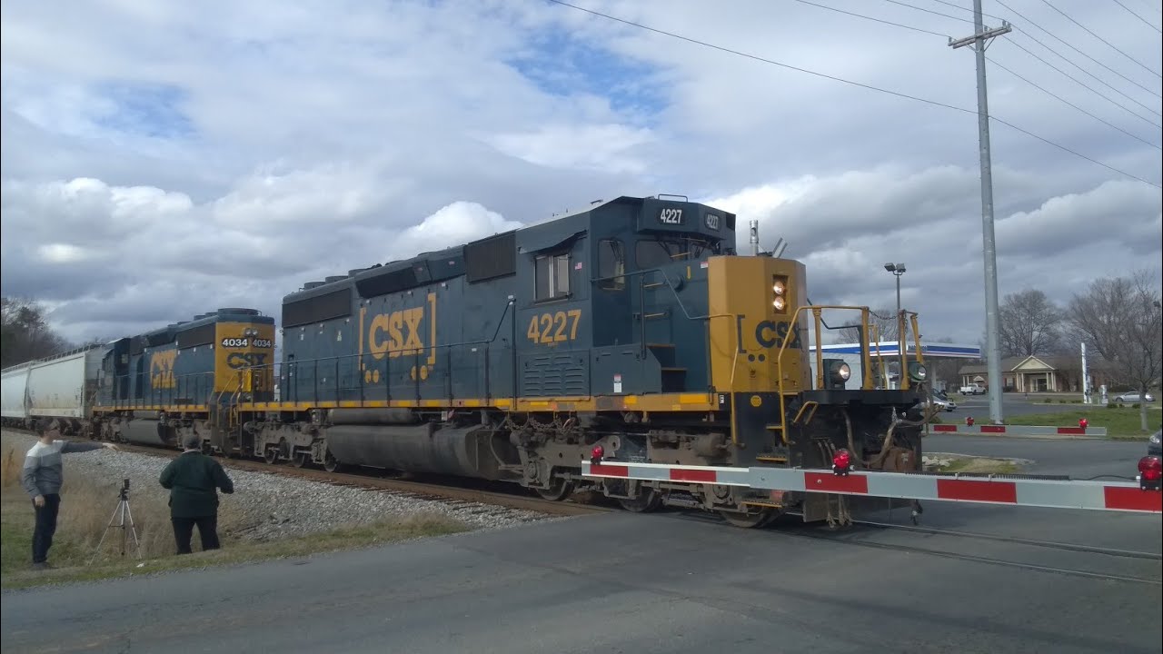 CSX local Train F792 Heading Eastbound With CSXT 4227 in the lead @ Monroe 1/27/20. - YouTube