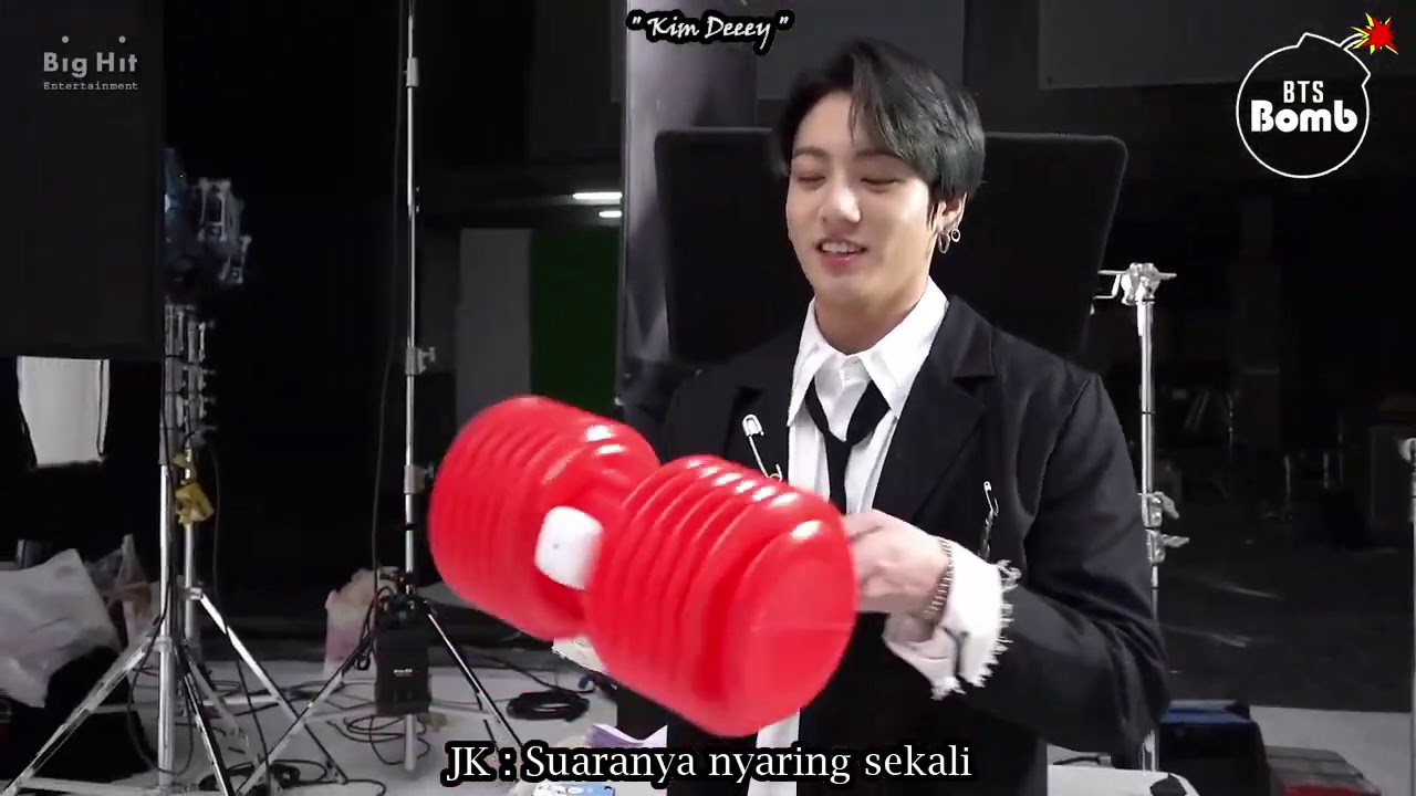 [INDO SUB] - [BANGTAN BOMB] Boxing with a Squeaky Hammer - BTS (방탄소년단 ...