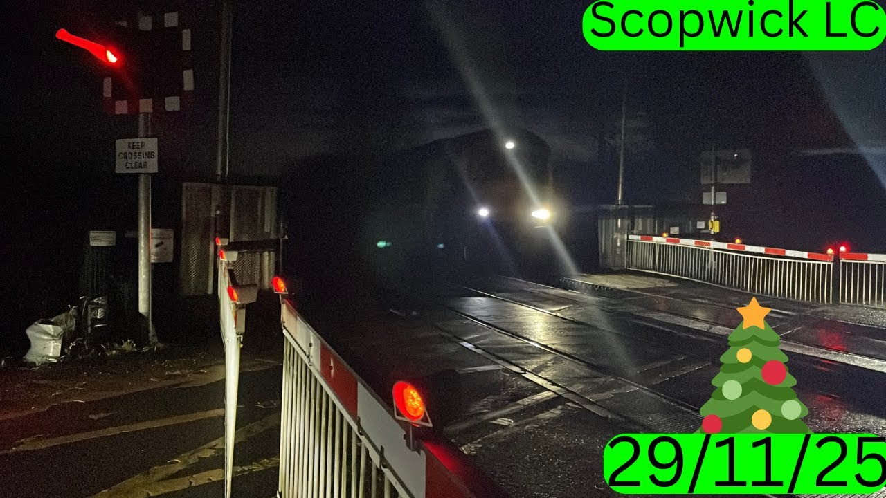 Scopwick Level Crossing (29/11/25) - YouTube