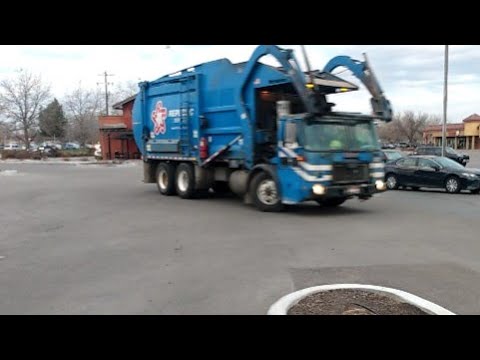 Republic's ex Allied Waste Services 1237 autocar WXLL McNeilus front ...