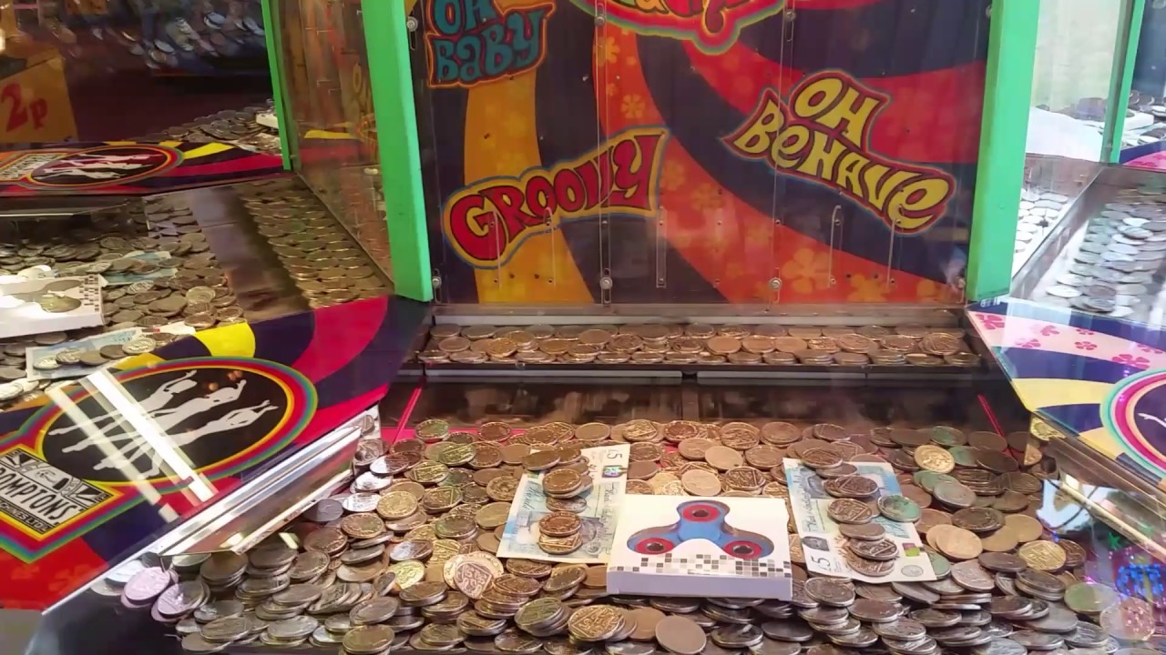 Coin pusher at fun fair - YouTube
