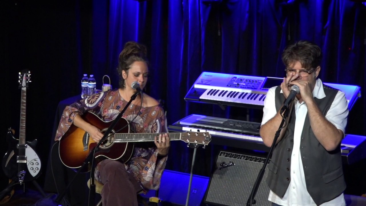 Annie Sellick and Pat Bergeson "Auga De Beber" - YouTube