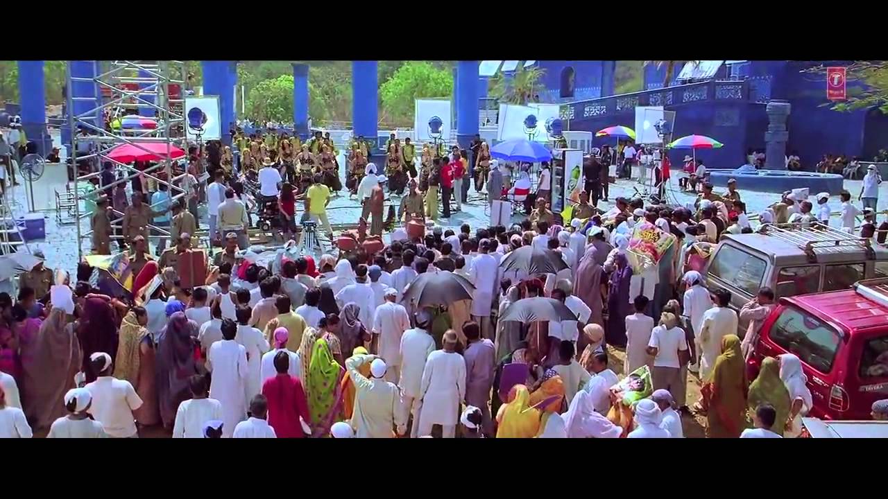 Marjaani Full Video Song Billu Shahrukh Khan Kareena Kapoor - YouTube