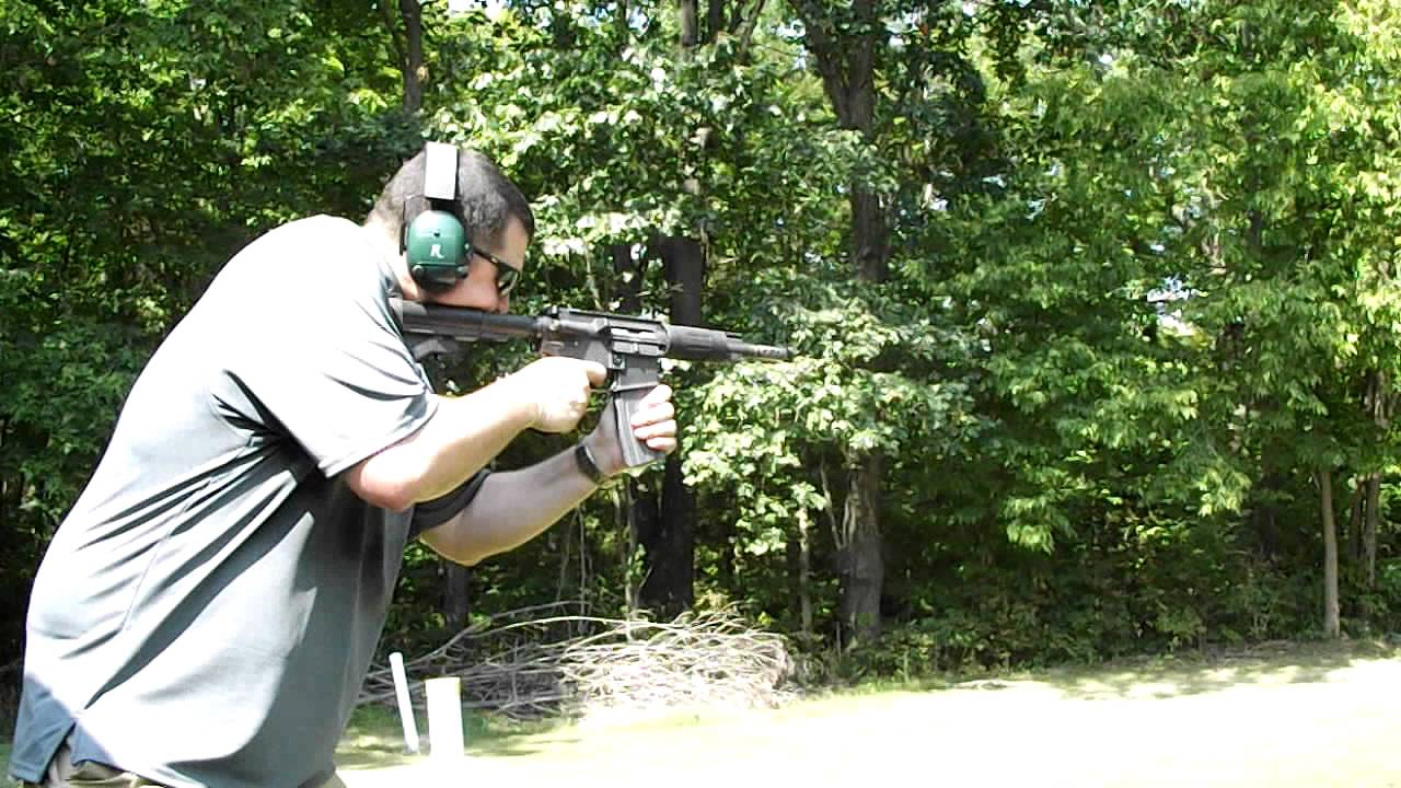 Short barreled M16 - YouTube