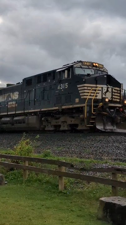 NS 4315 #shorts #train #railway #railroad #norfolksouthern #railfan - YouTube