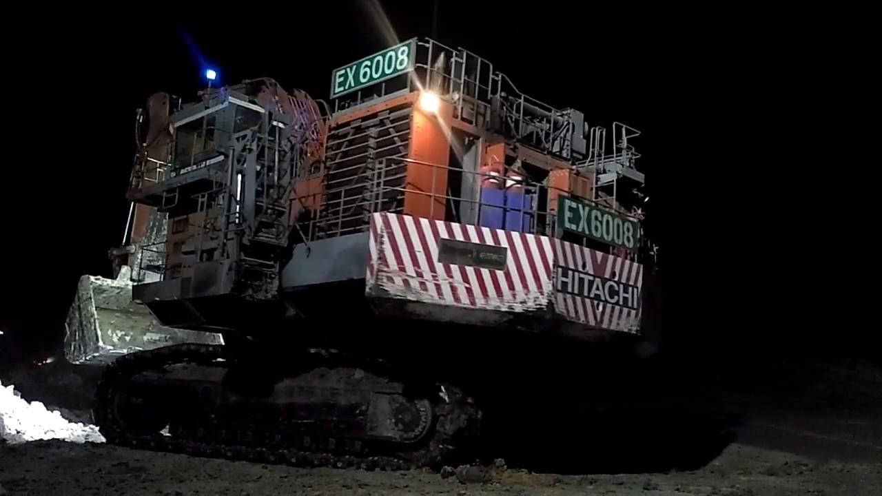 THE MONSTER EXCAVATOR HITACHI 3600-6 - YouTube