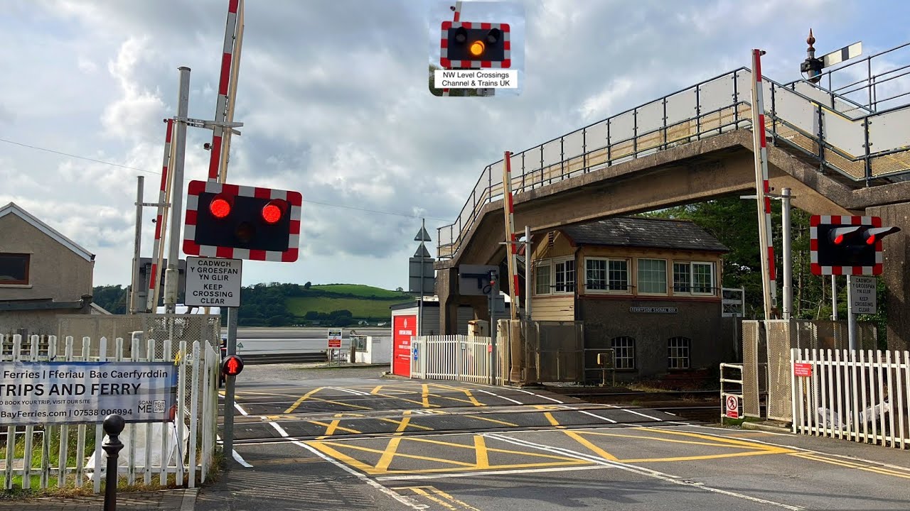 Ferryside Level Crossing, Carmarthenshire - YouTube
