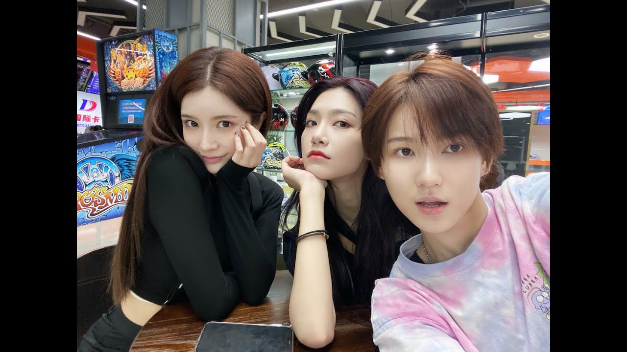 [ENGSUB] 曾可妮 Jenny Zeng Keni and Dai Yanni in Bee Huang Xiaoyun's Go Karting Vlog | 210614 - YouTube